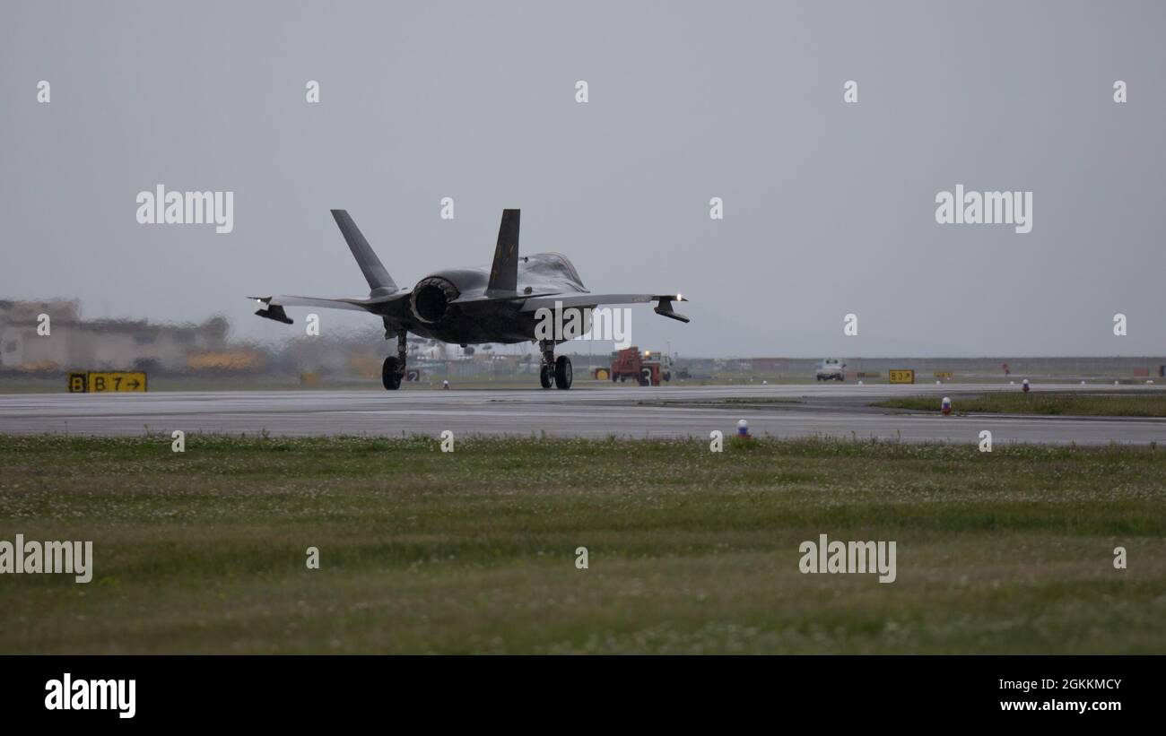 A U.S. Marine Corps F-35B Lightning II aircraft with Marine Fighter ...