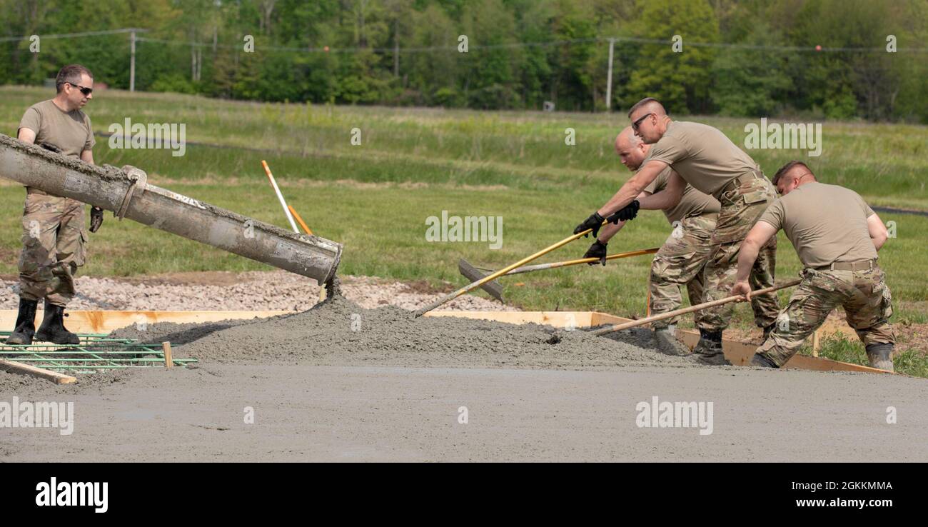 U.S. Army Soldiers with Garrison Support Command, Vermont Army National ...