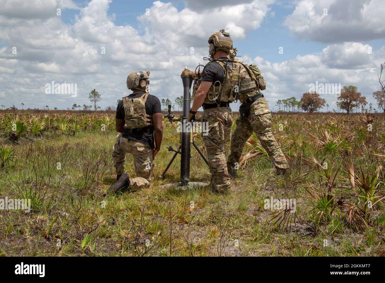 Members of 1st Special Forces Command (Airborne), fire 81mm mortars on ...