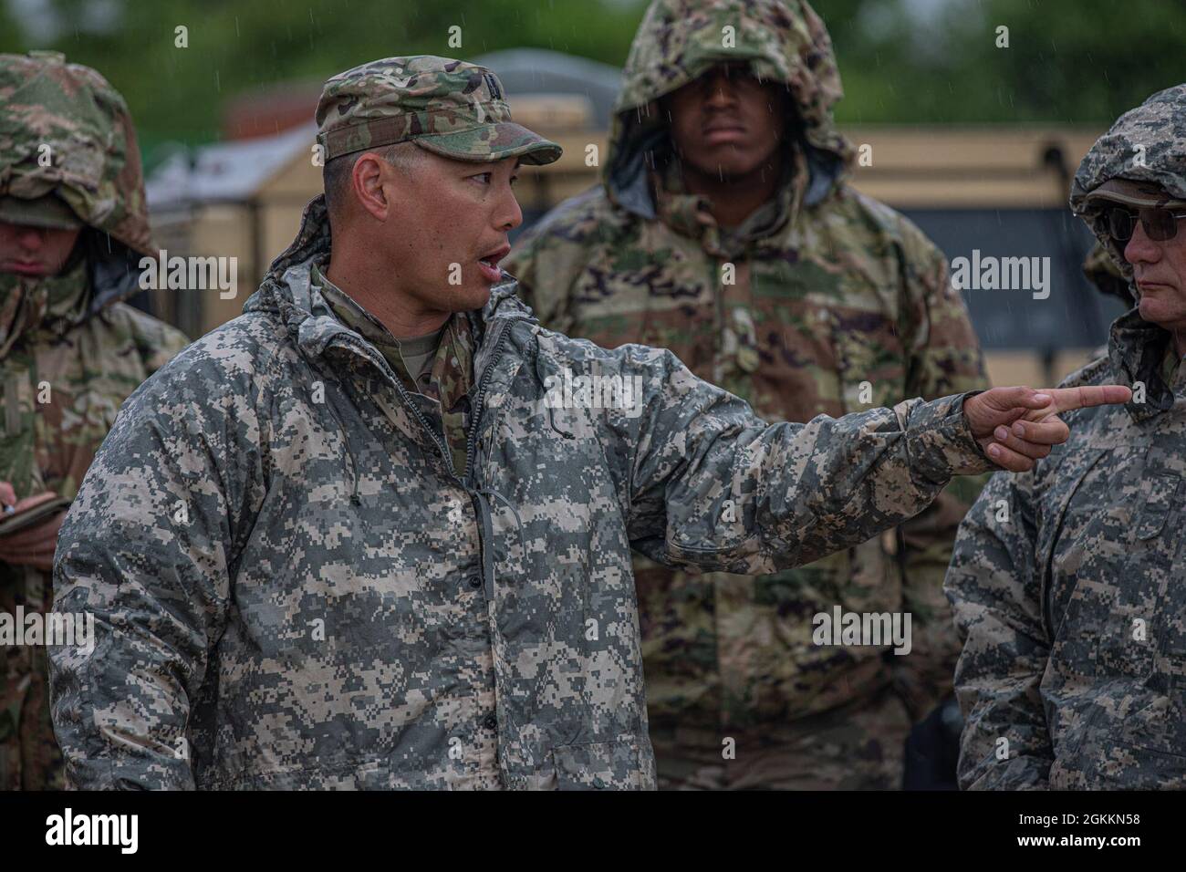 Soldiers 2nd battalion 124th infantry hi-res stock photography and ...