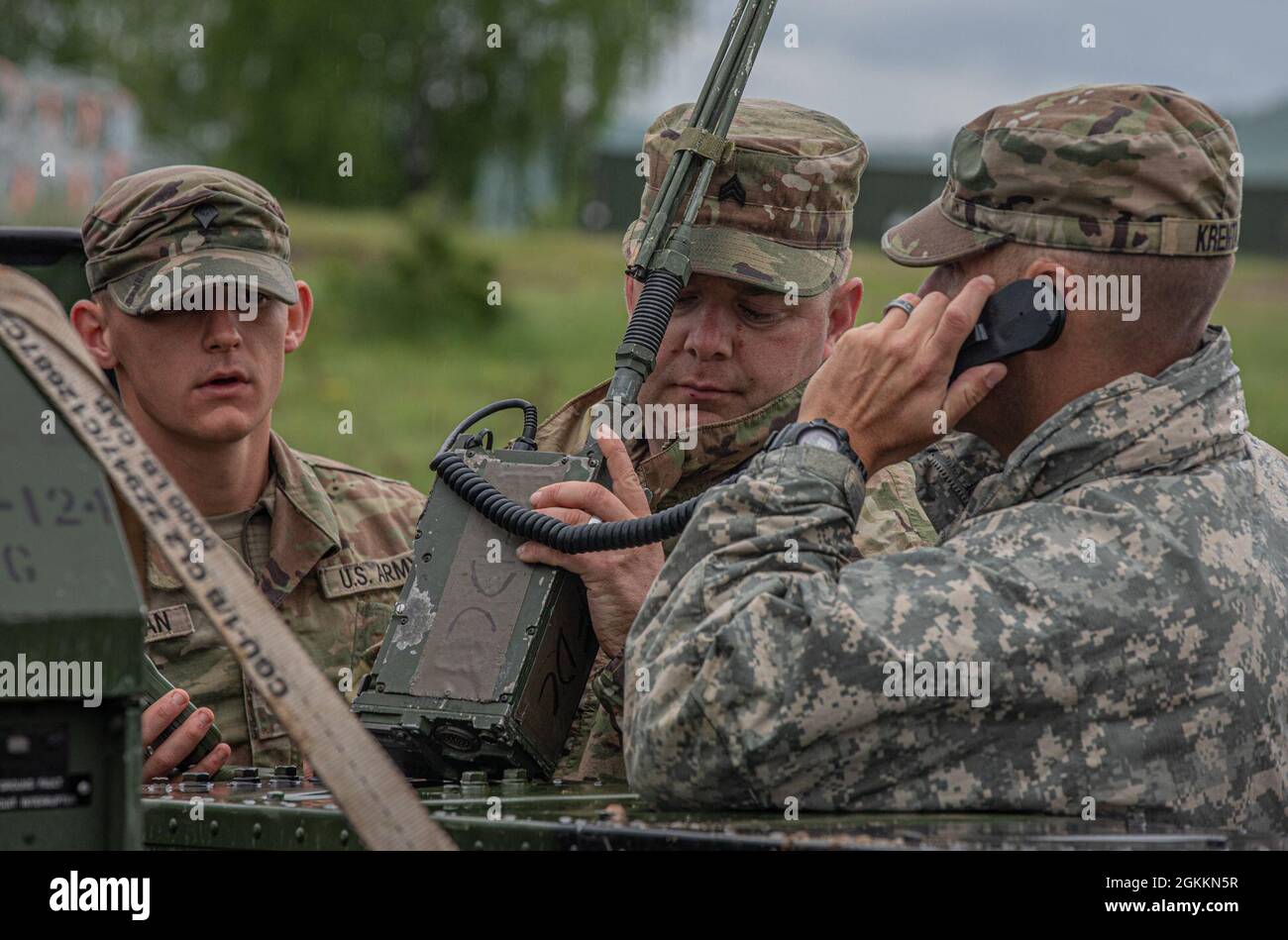 Soldiers 2nd battalion 124th infantry hi-res stock photography and ...