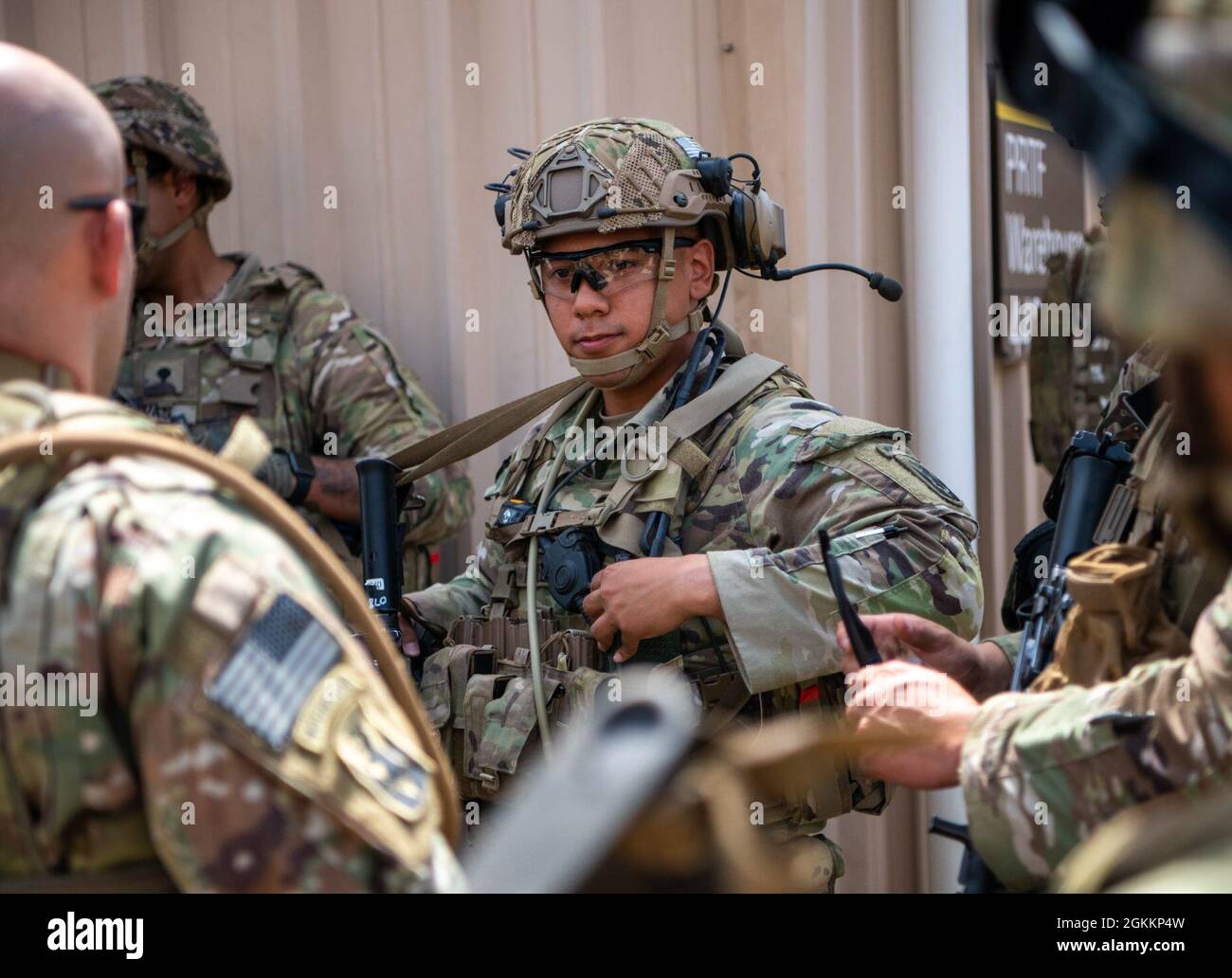 U.S. Army Soldiers from 3rd Platoon, Apache Company, 1-102 Infantry ...