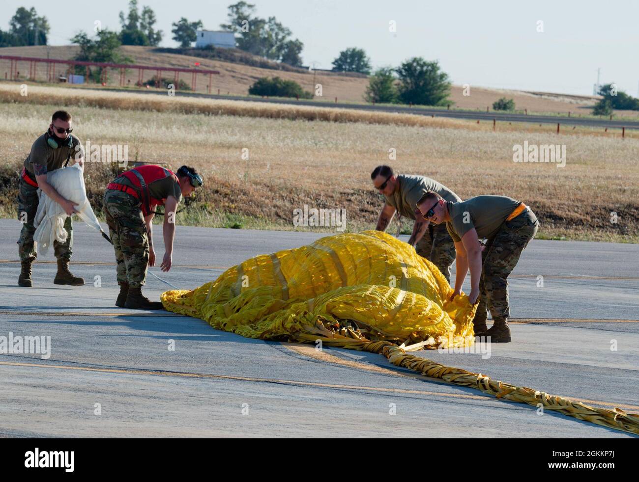 Drag chute hi-res stock photography and images - Alamy
