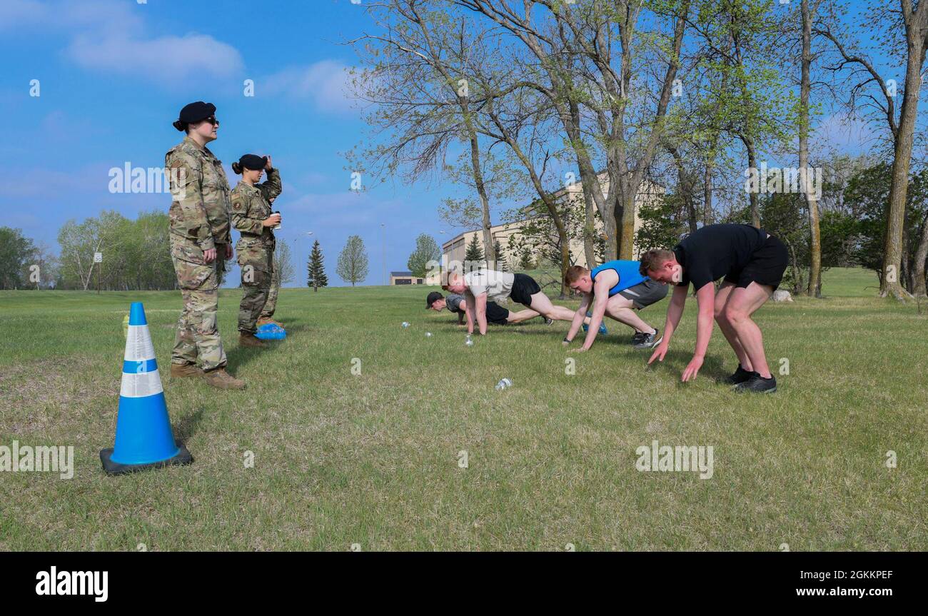 Burpees exercises hi-res stock photography and images - Alamy