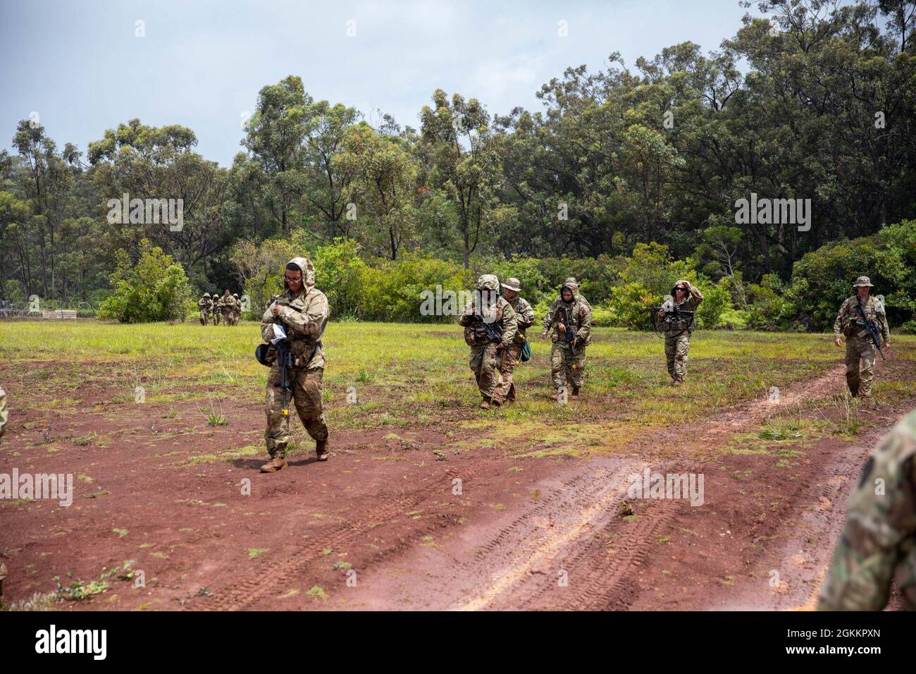 Soldiers with B Co., 524th Division Sustainment Support Battalion, 25th ...