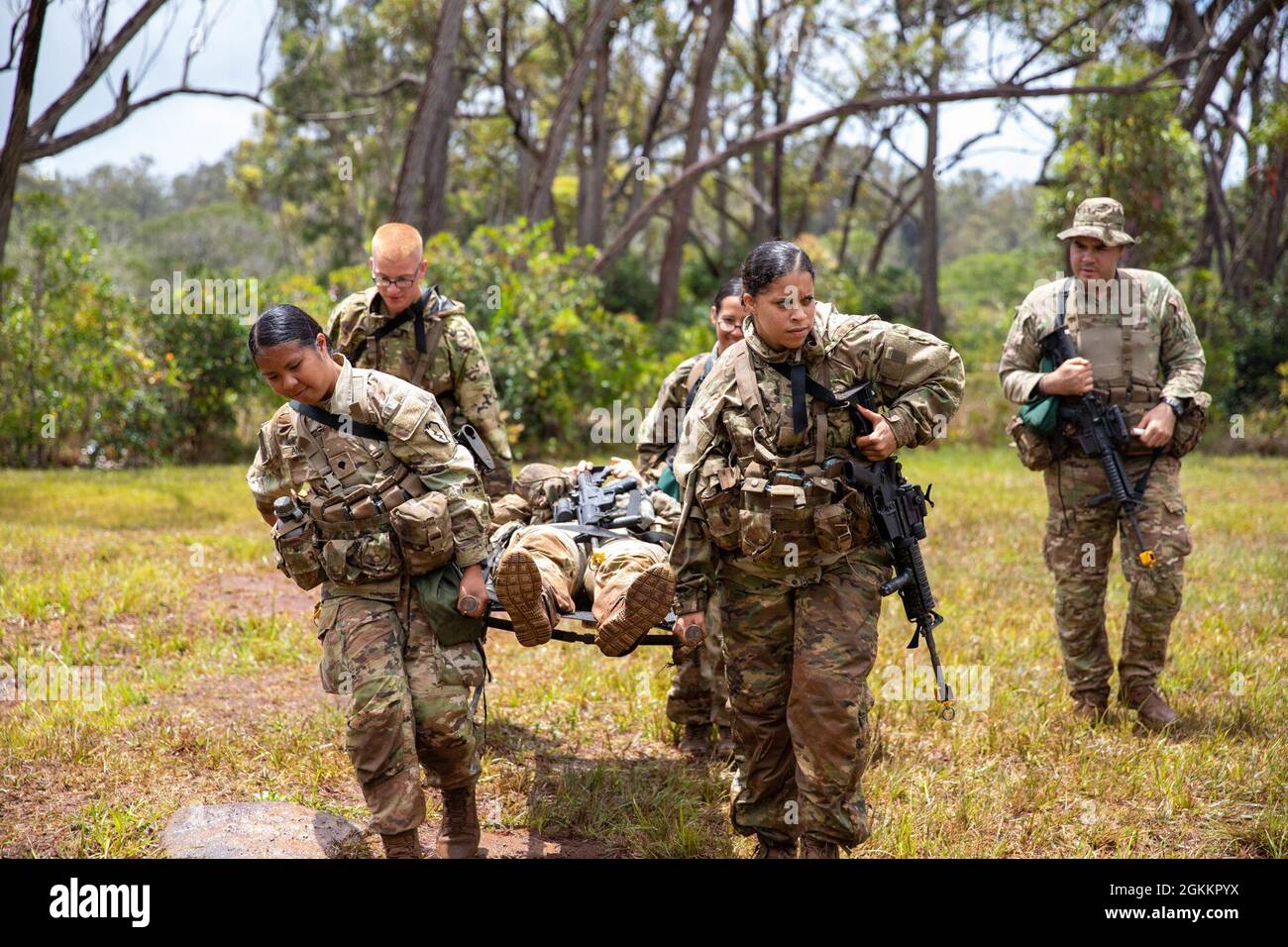 Soldiers with B Co., 524th Division Sustainment Support Battalion, 25th ...