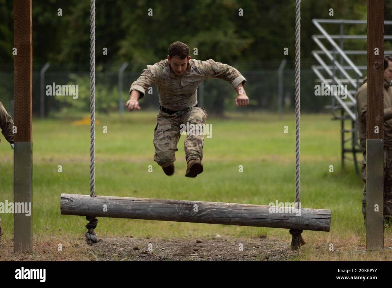 A U.S. Army Green Beret from 1st Special Forces Group (Airborne ...