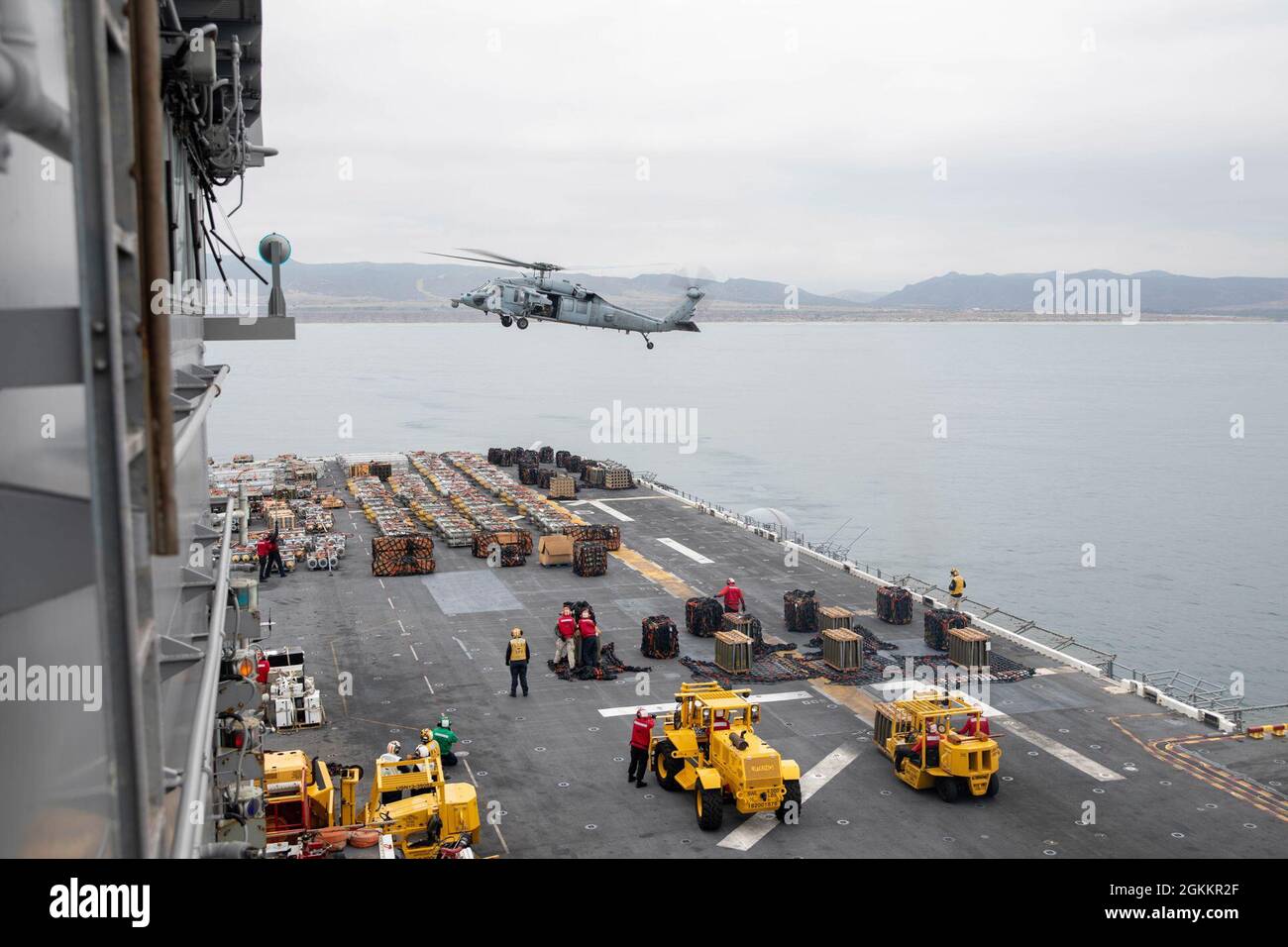 210519-N-TF178-1020 PACIFIC OCEAN (May 19, 2021) – A U.S. Navy MH-60S ...