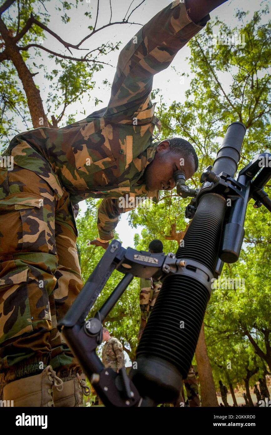 60mm mortar system hi-res stock photography and images - Alamy