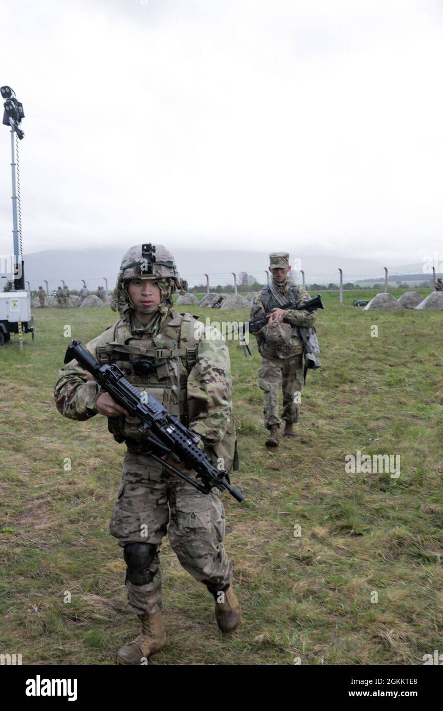 Soldiers from the Florida Army National Guard’s 2nd Battalion, 124th ...