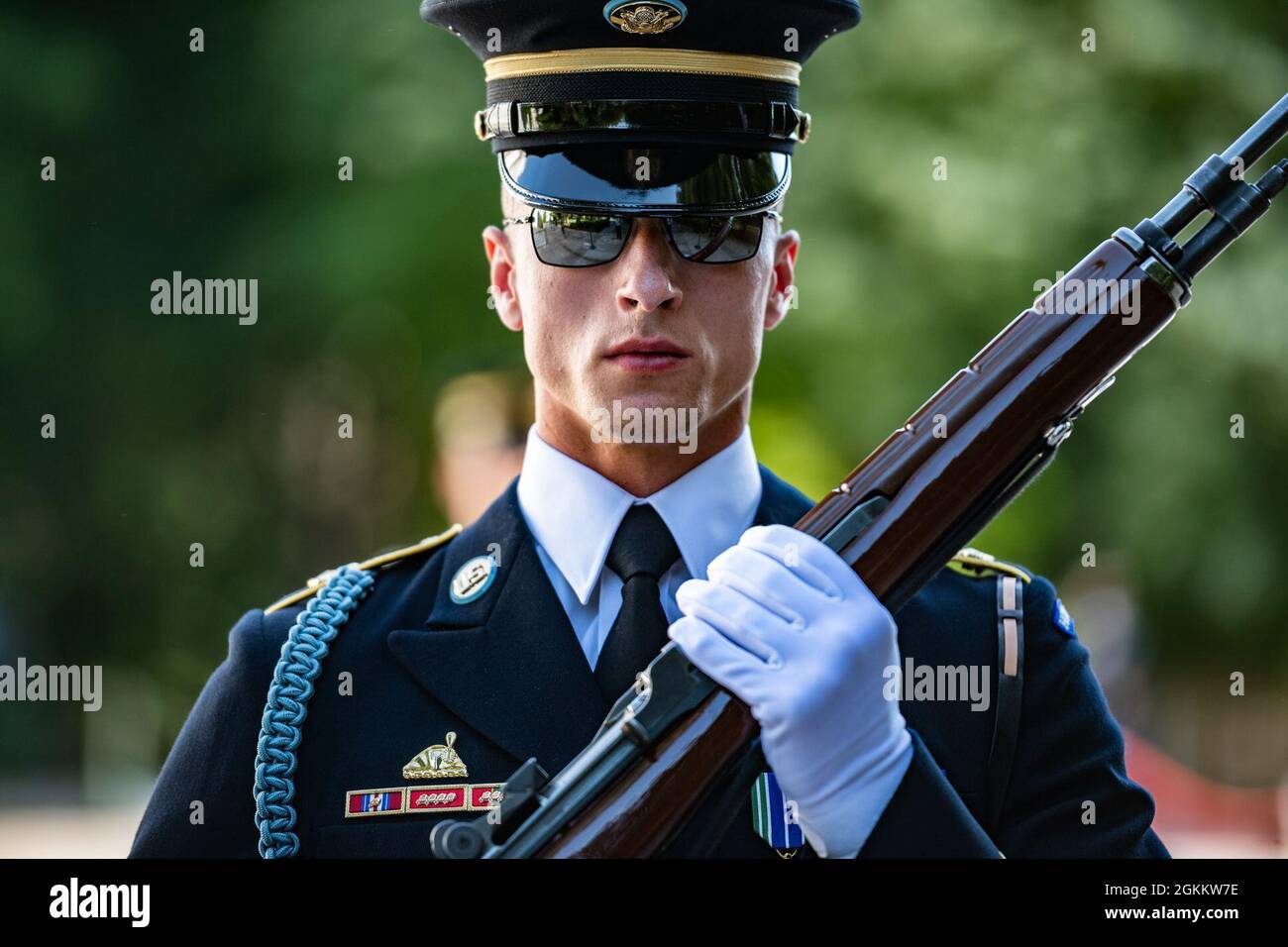 A sentinel from the 3d U.S. Infantry Regiment (The Old Guard ...