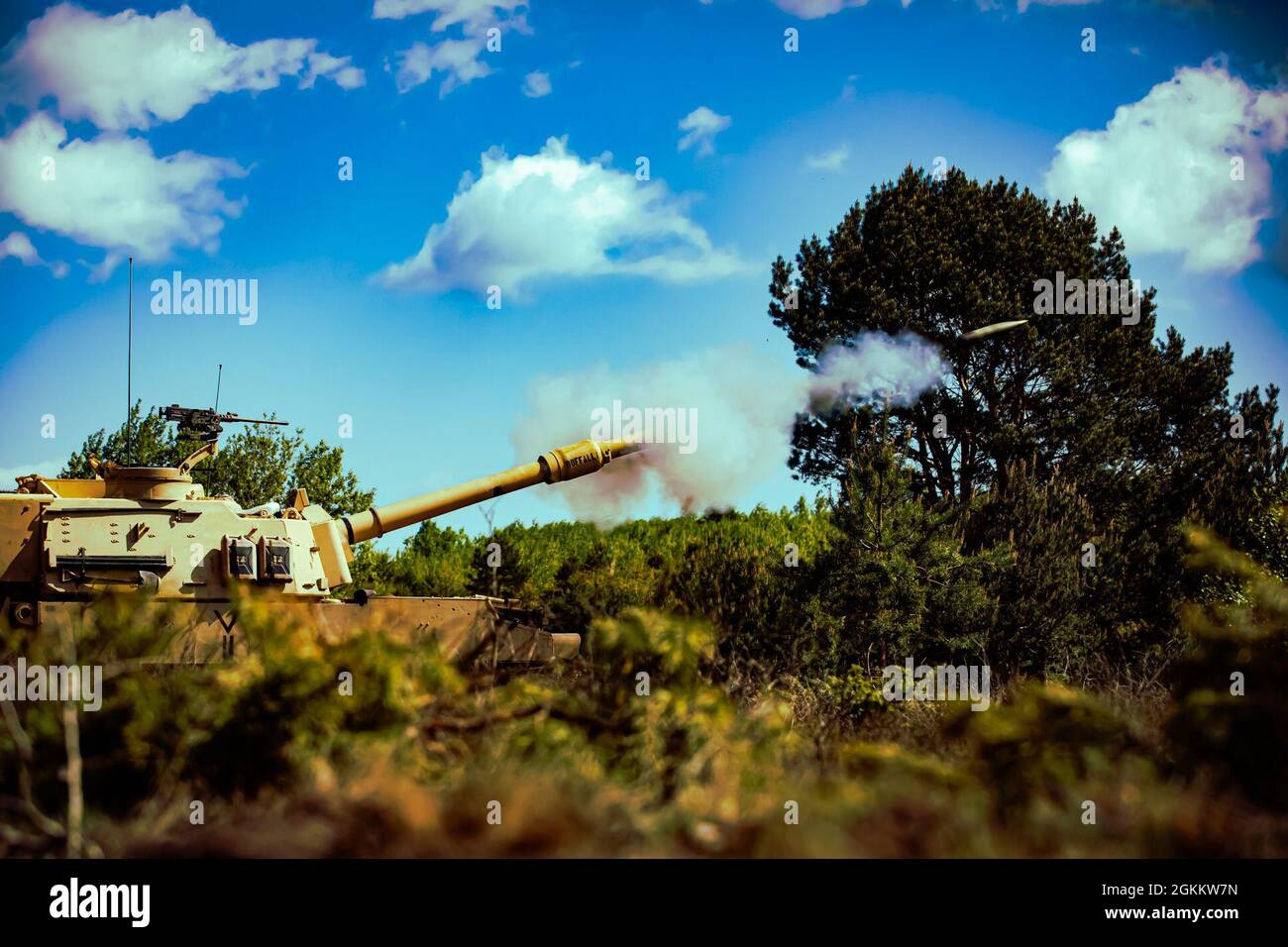 Soldiers of B Battery, 1st Battalion, 82nd Field Artillery Regiment ...