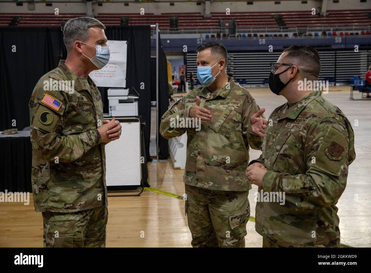 Robert ryan director hi-res stock photography and images - Alamy