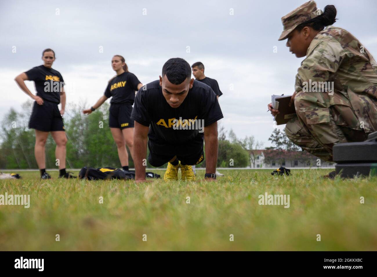 A U.S. Army Reserve Soldier takes the Army Physical Fitness Test (APFT ...