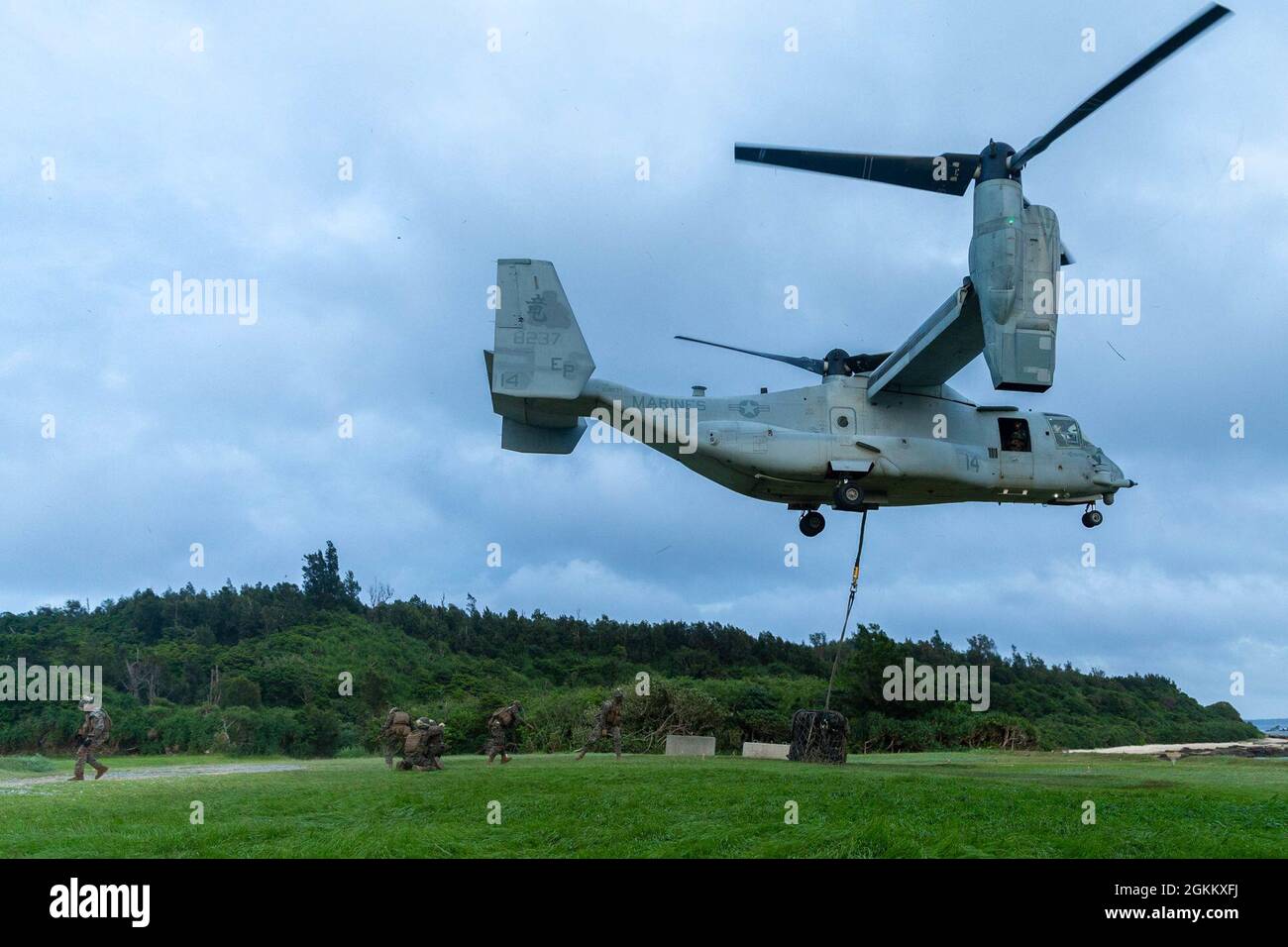 U s marines with the helicopter support team hst hi-res stock ...