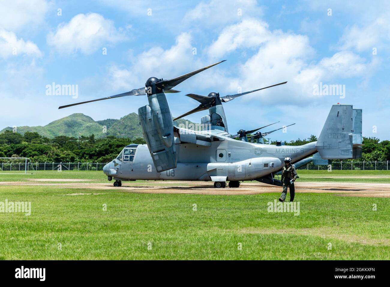 U.S. Marine Corps Crew Chief with the 31st Marine Expeditionary Unit ...