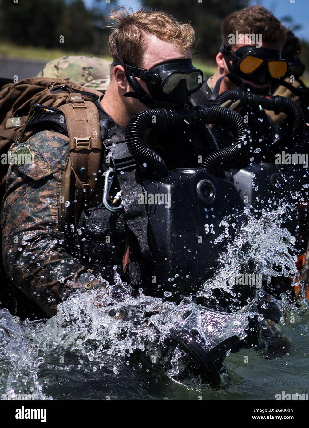 U.S. Marines with a Force Reconnaissance Platoon (FRP), 31st Marine ...