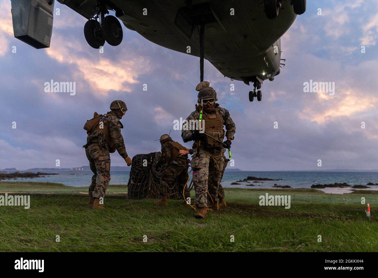 U s marines with the helicopter support team hst hi-res stock ...
