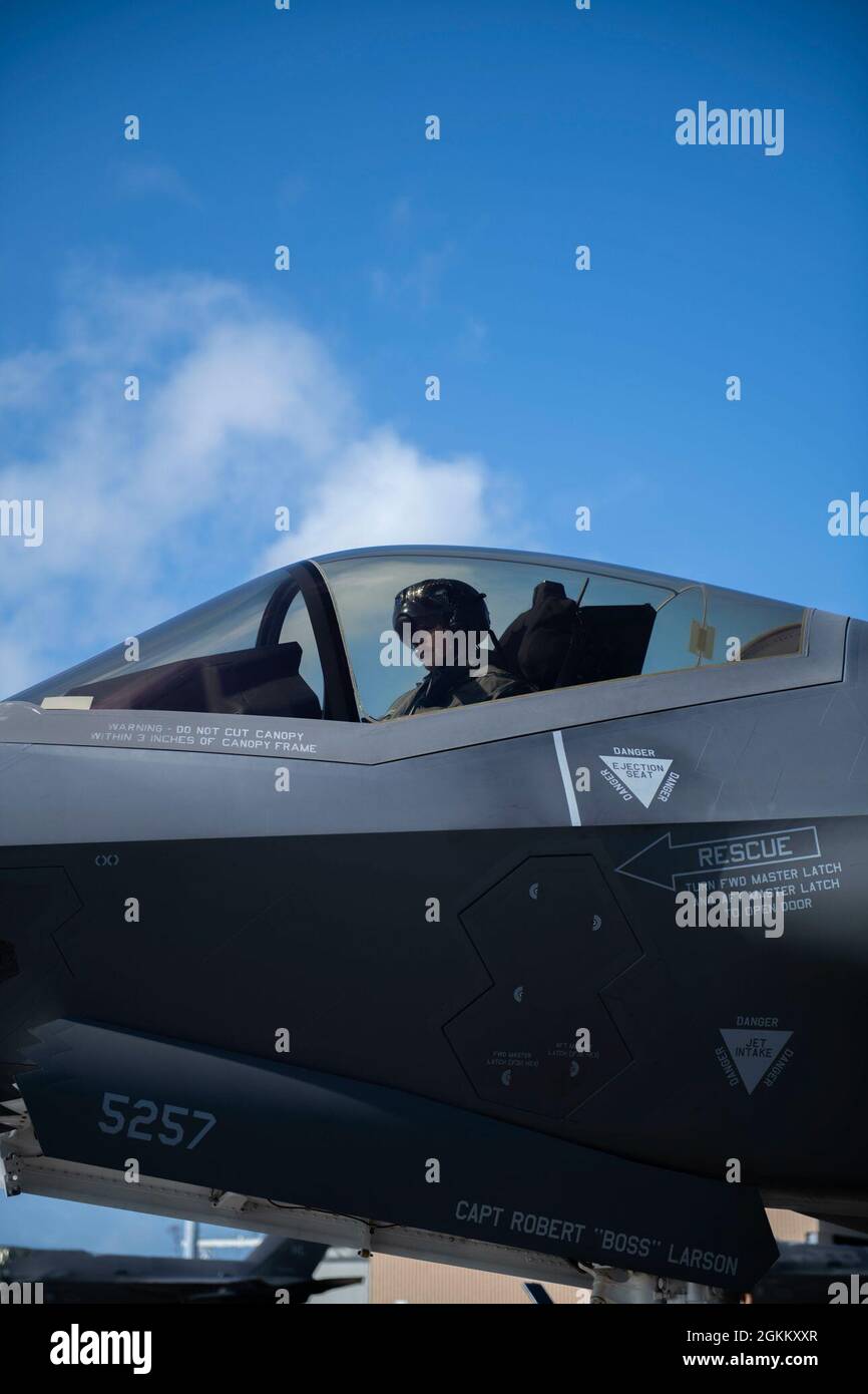 Fourth generation aircraft hi-res stock photography and images - Alamy