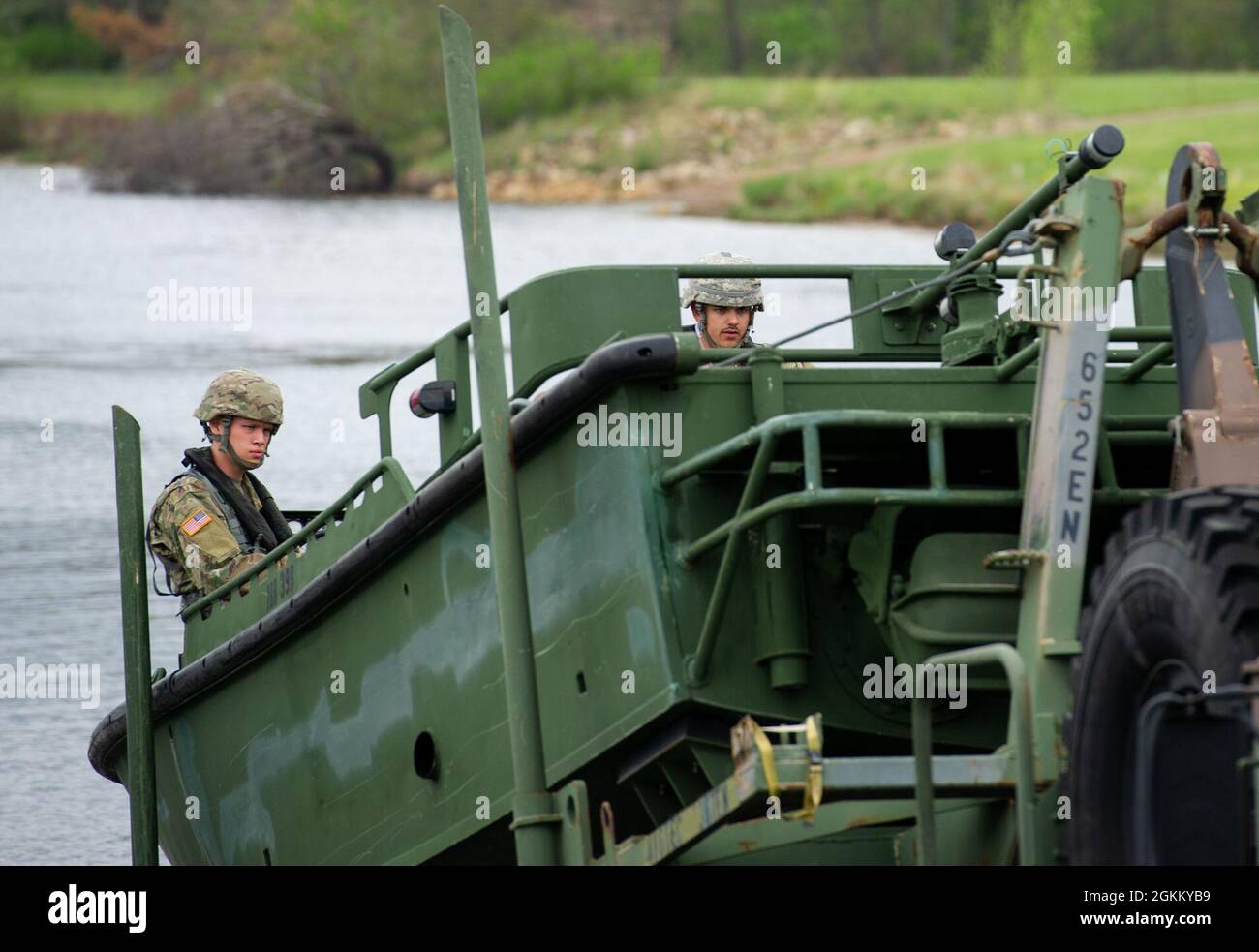 Army Reserve Soldiers from the 652nd Engineer Company (Multi-Role ...