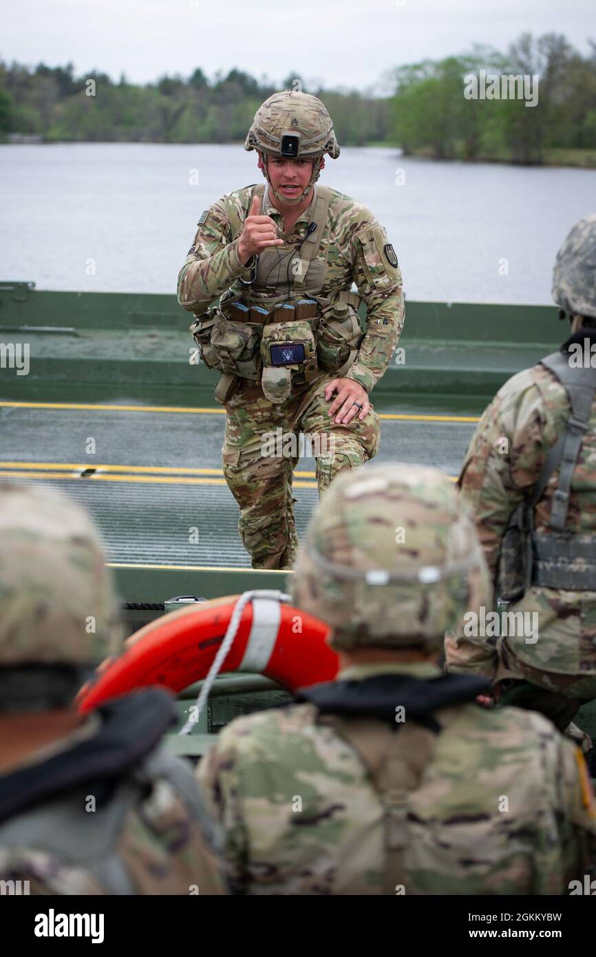 Army Reserve Soldiers from the 652nd Engineer Company (Multi-Role ...