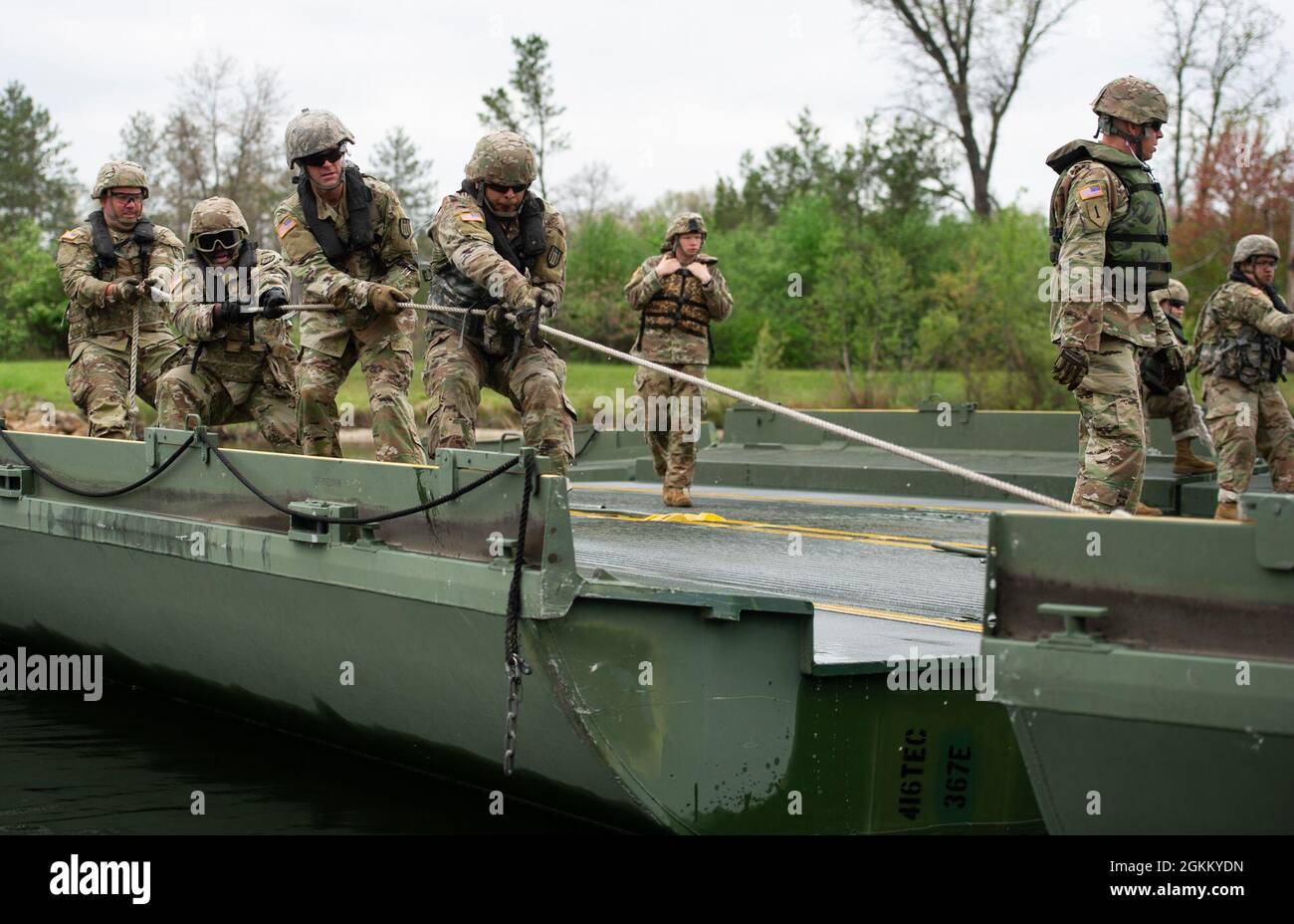 Army Reserve Soldiers from the 652nd Engineer Company (Multi-Role ...