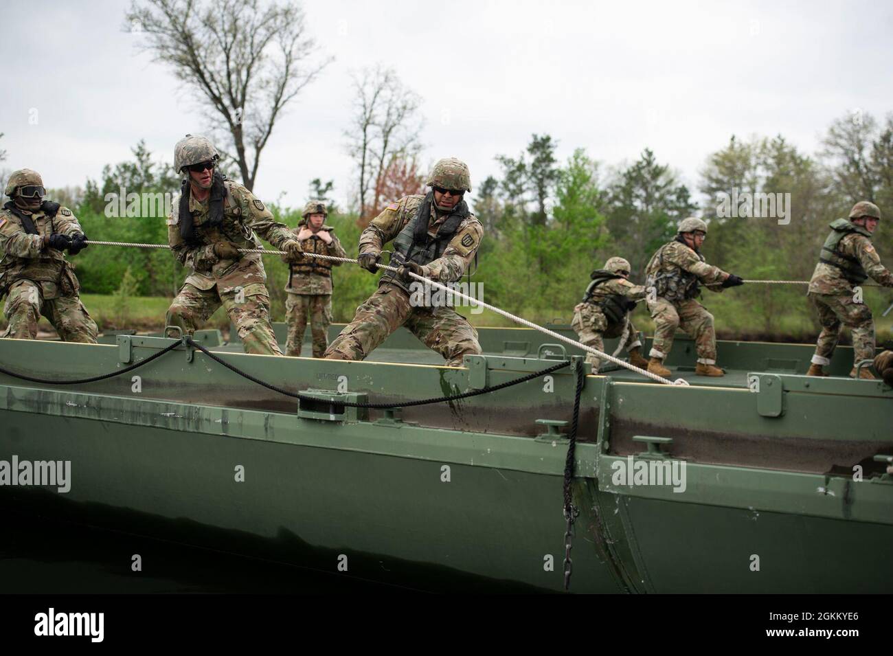 Army Reserve Soldiers from the 652nd Engineer Company (Multi-Role ...