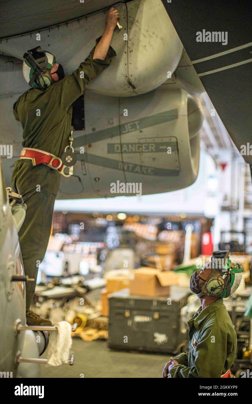 PACIFIC OCEAN (May 20, 2021) U.S. Marine Corps Cpl. Joseph Foltz, left ...