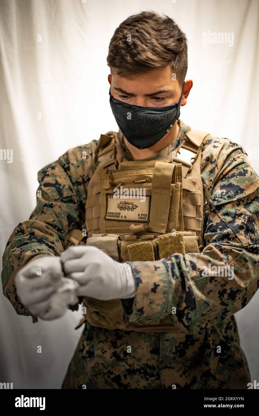 PACIFIC OCEAN (May 20, 2021) U.S. Marine Corps Lance Cpl. Scott Simmons ...