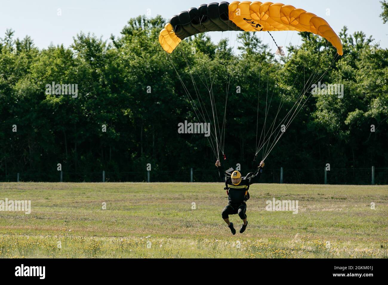 Sgt. 1st Class Christopher Acevedo, parachutist on the U.S. Army ...