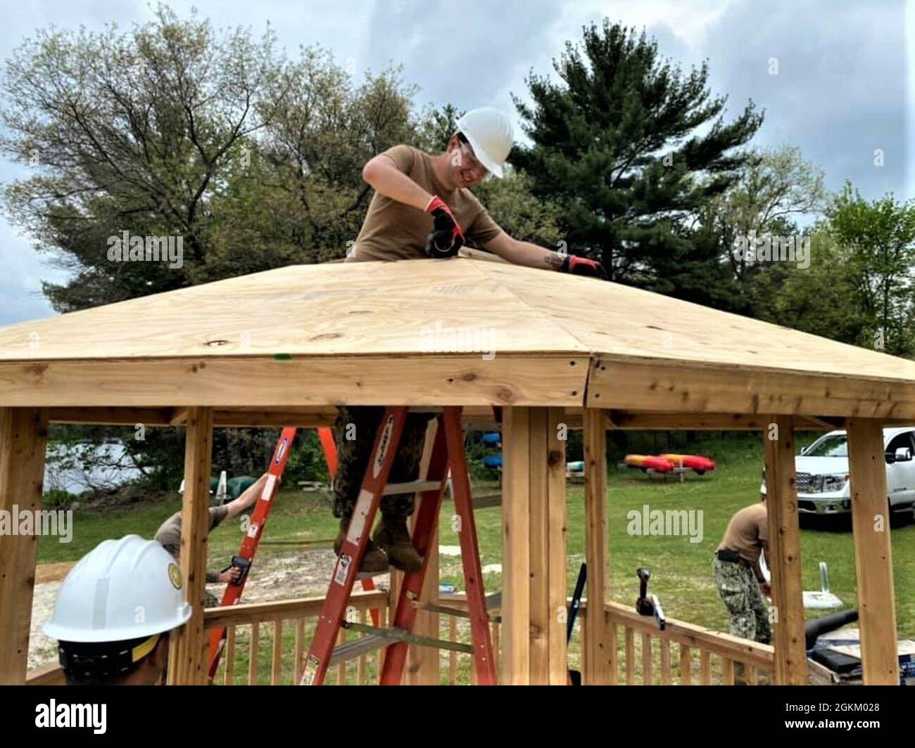 Navy Seabees with Naval Mobile Construction Battalion 25 build a gazebo ...