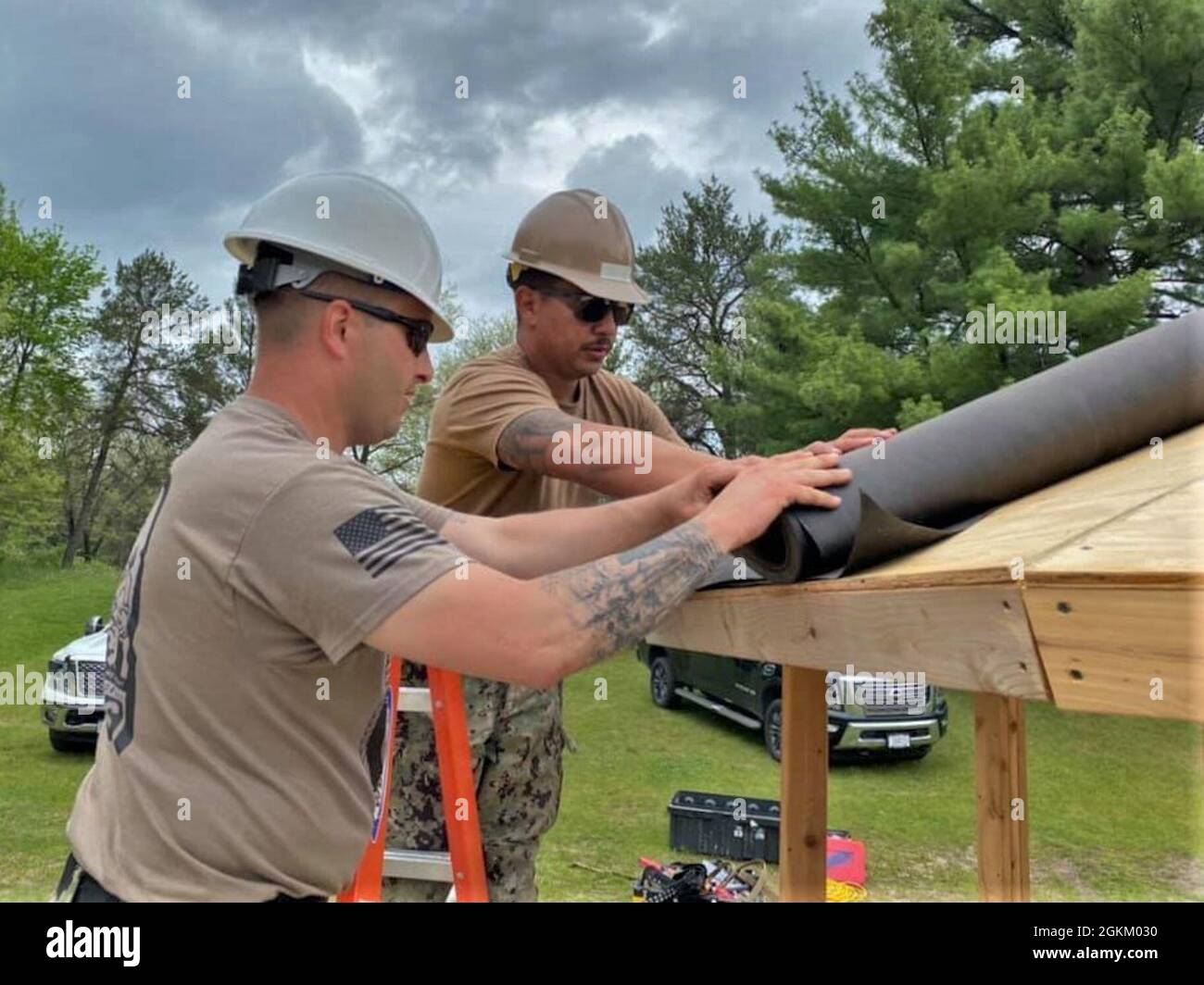 Navy Seabees with Naval Mobile Construction Battalion 25 build a gazebo ...
