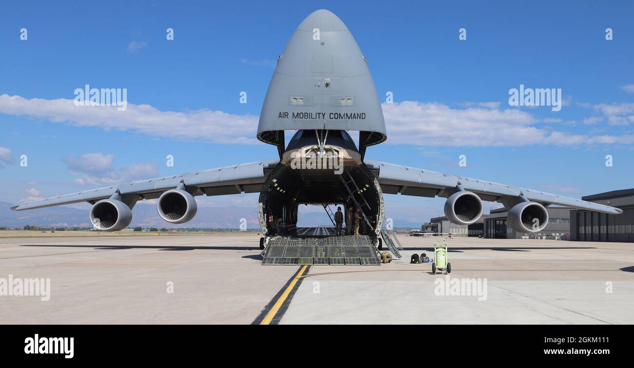 Soldiers from 4SB, and 4CAB practiced loading their equipment onto a ...