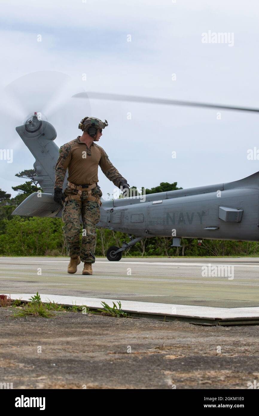 U.S. Marine Corps Cpl. Sheldon Hart, a Reconnaissance Marine with 3d ...
