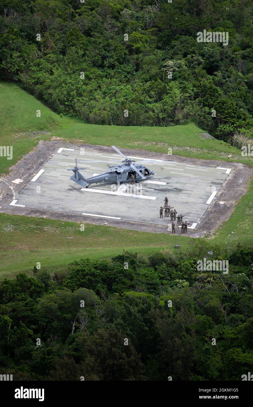 U.S. Marines and Sailors with 3d Reconnaissance Battalion, 3d Marine ...