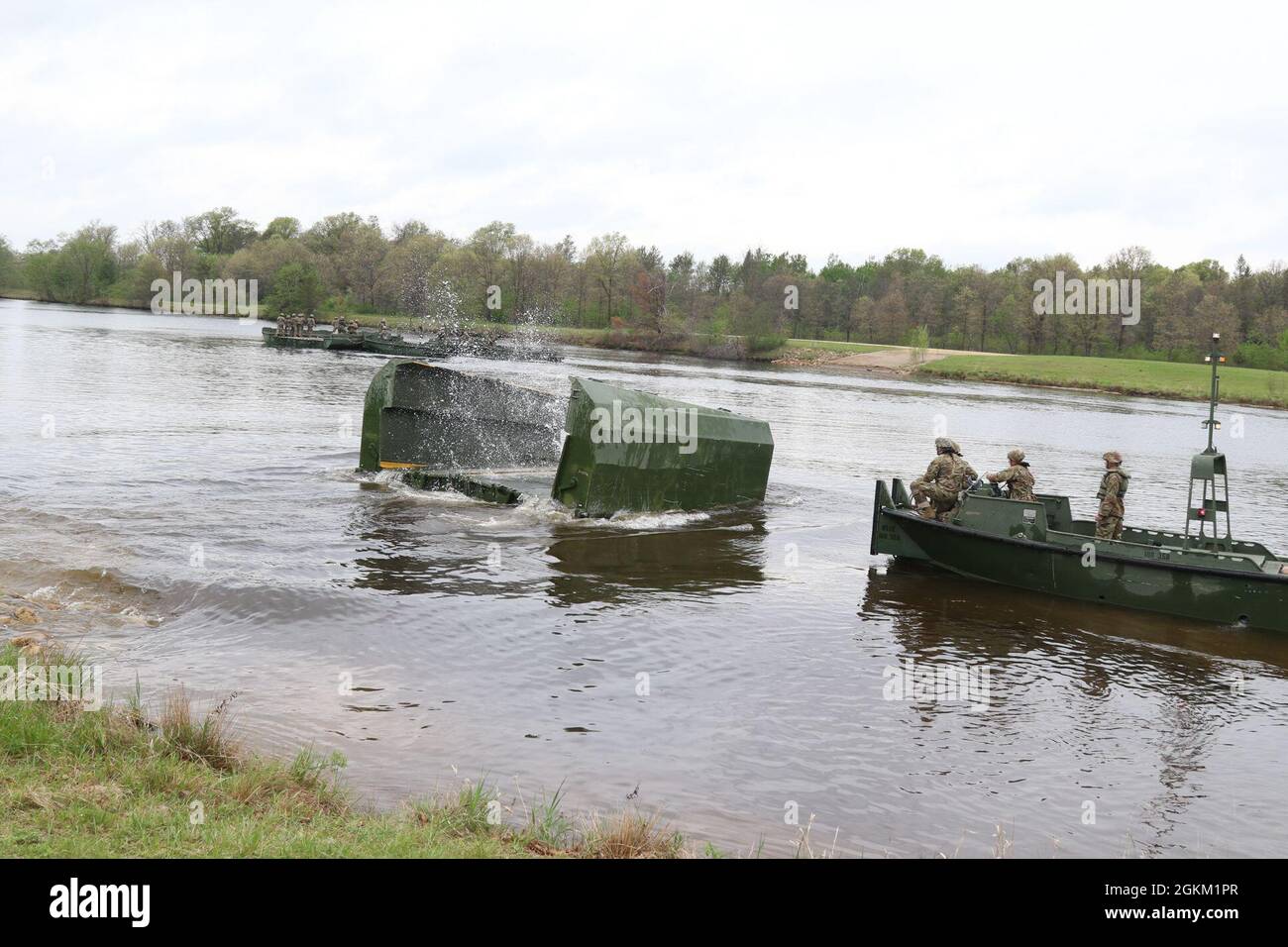 Army Reserve Soldiers from the 652nd Engineer Company prepare to hook ...