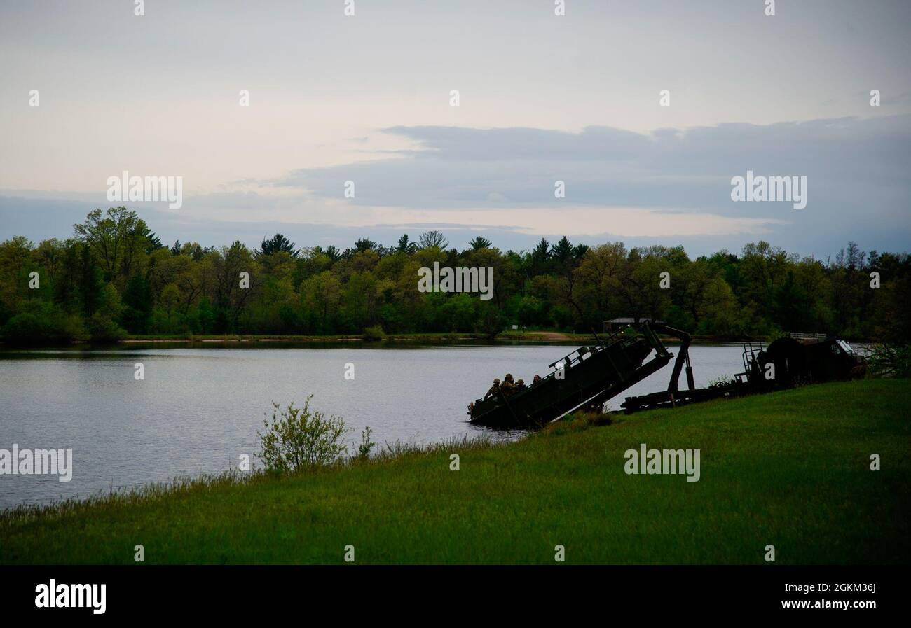 Army Reserve Soldiers from the 652nd Engineer Company (Multi-Role ...