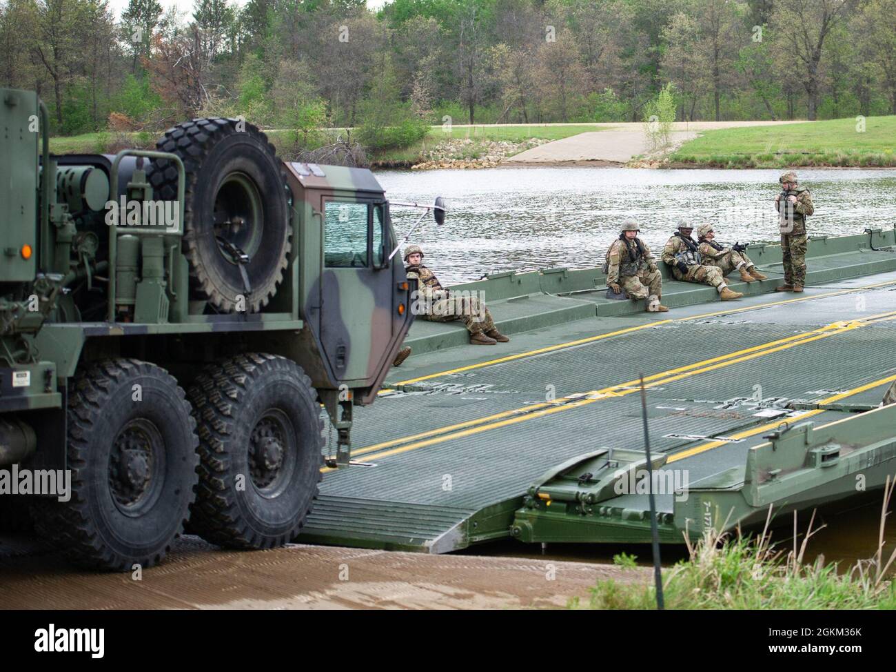 Army Reserve Soldiers from the 652nd Engineer Company (Multi-Role ...