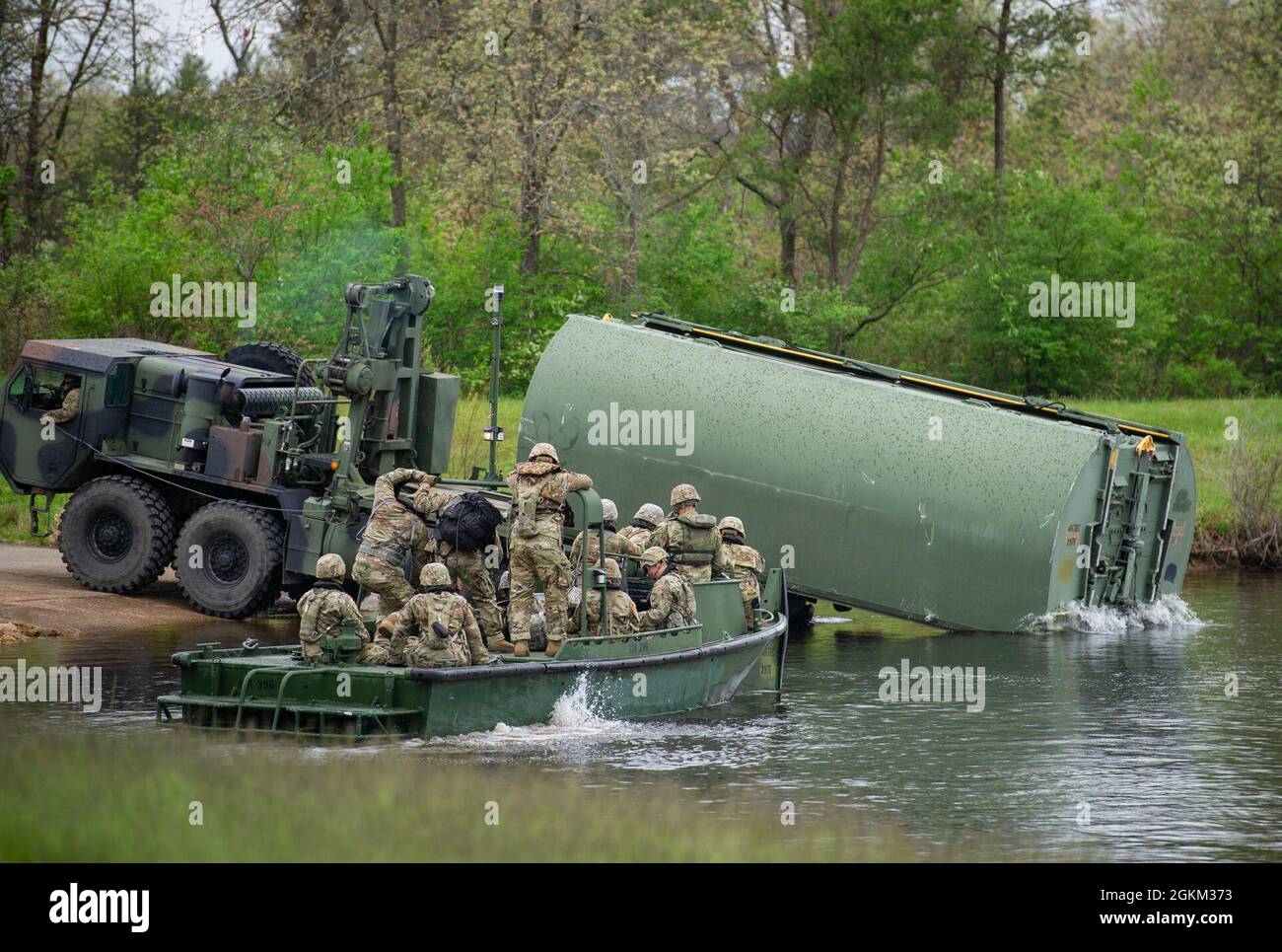 Army Reserve Soldiers from the 652nd Engineer Company (Multi-Role ...