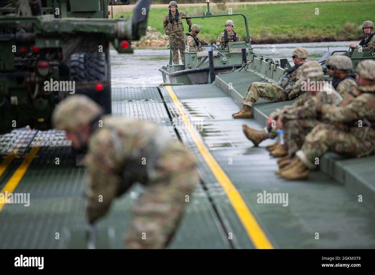 Army Reserve Soldiers from the 652nd Engineer Company (Multi-Role ...