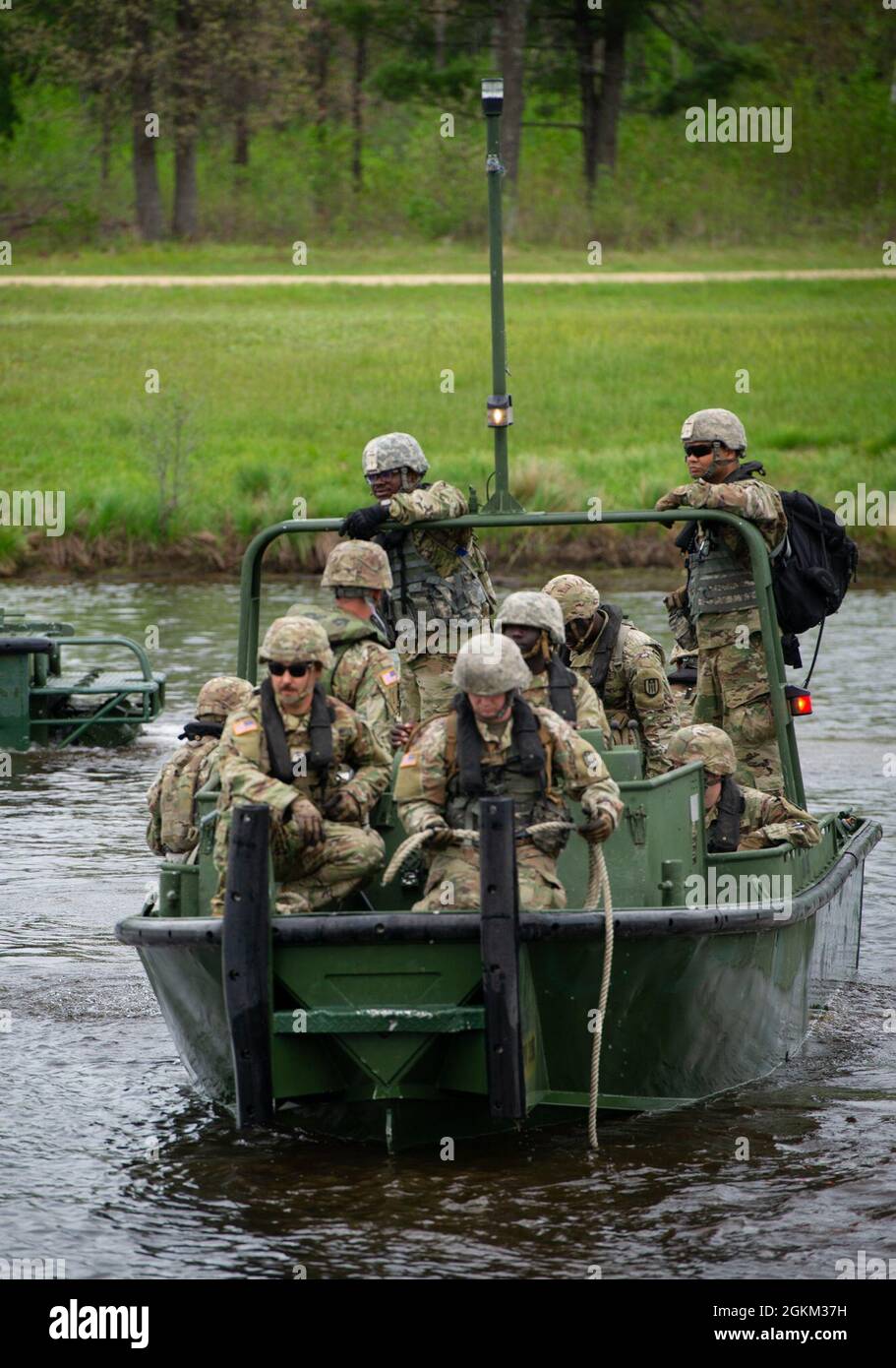 Army Reserve Soldiers from the 652nd Engineer Company (Multi-Role ...