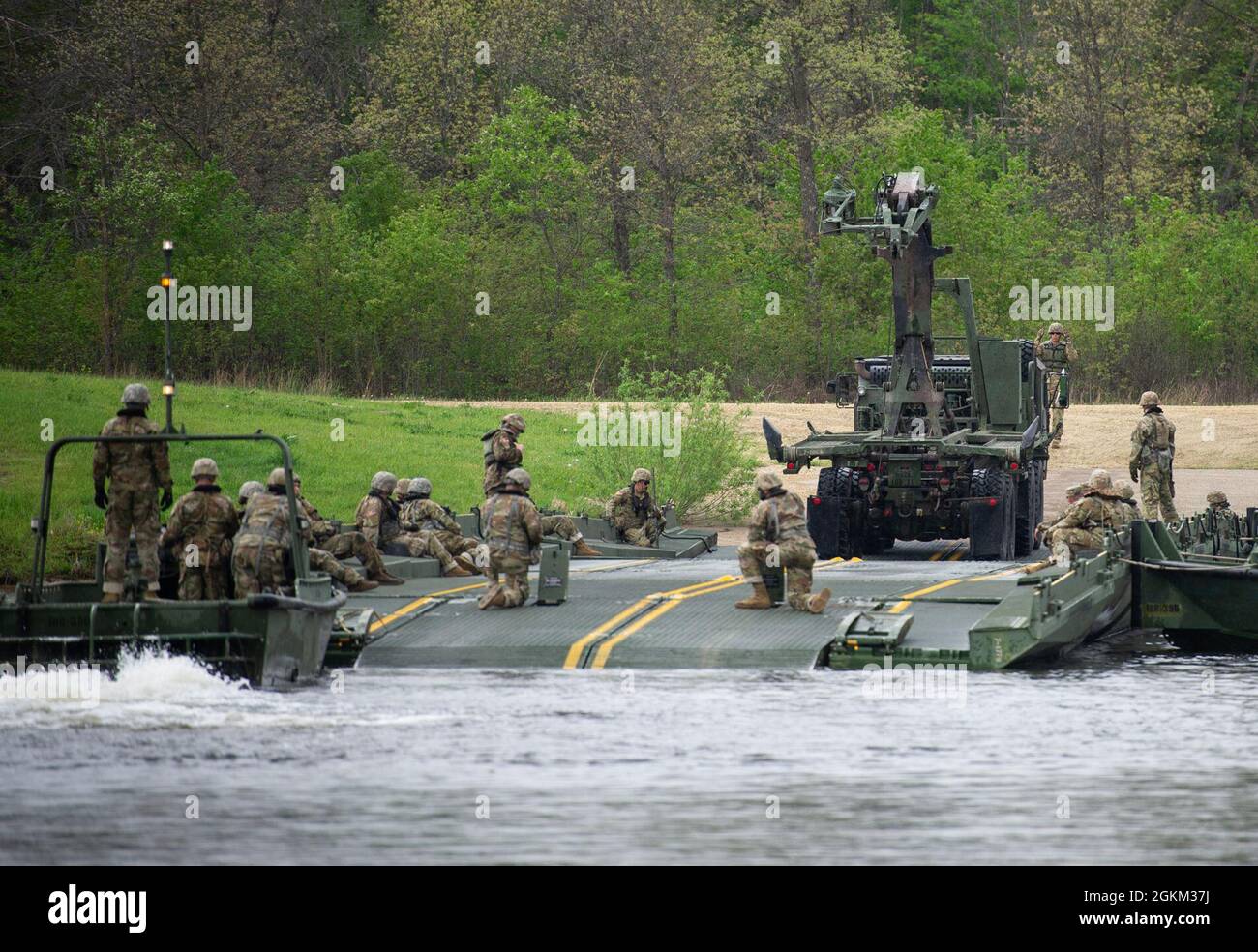 Army Reserve Soldiers from the 652nd Engineer Company (Multi-Role ...