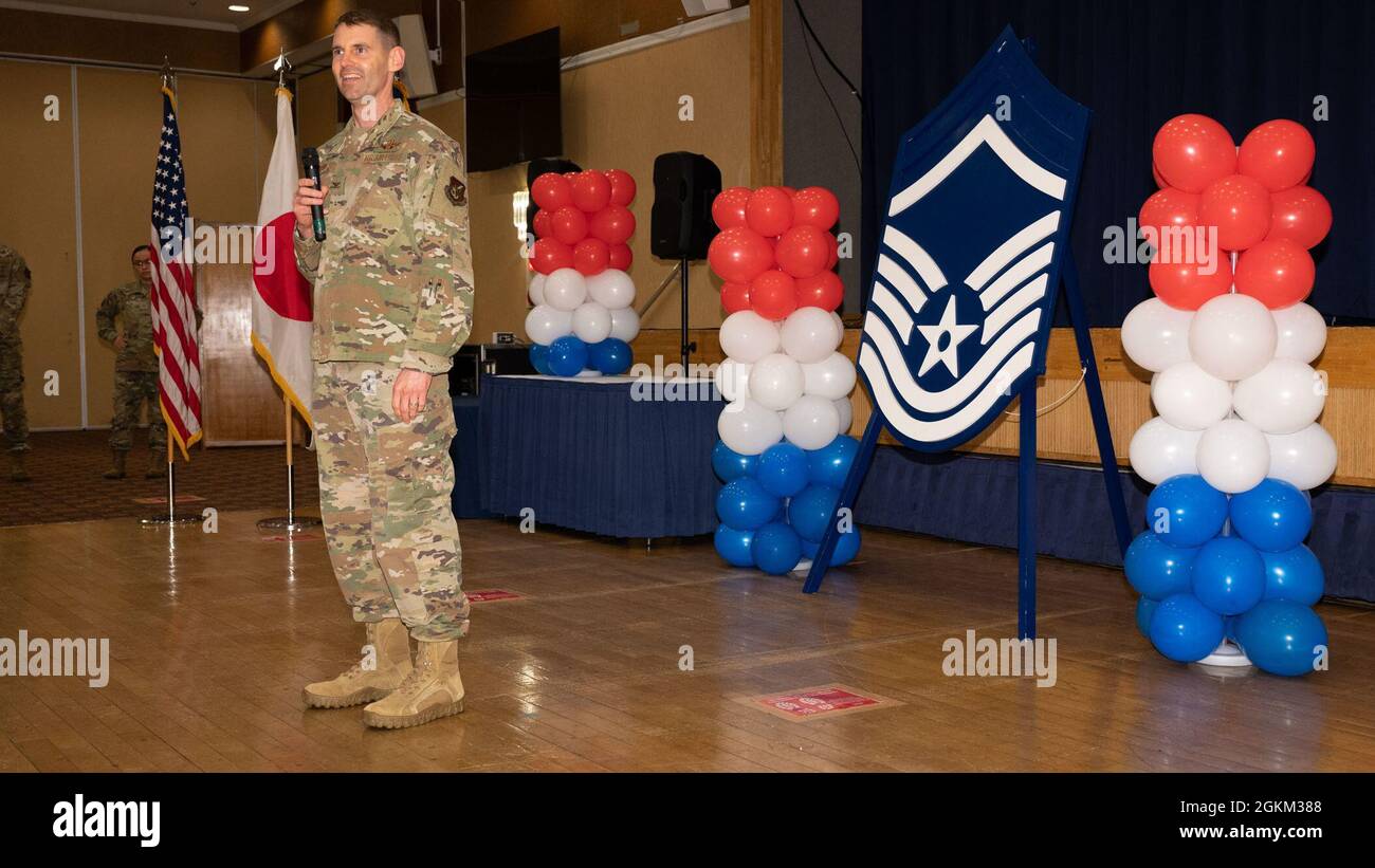 Col. Timothy Murphy delivers remarks on leadership to the newest master ...