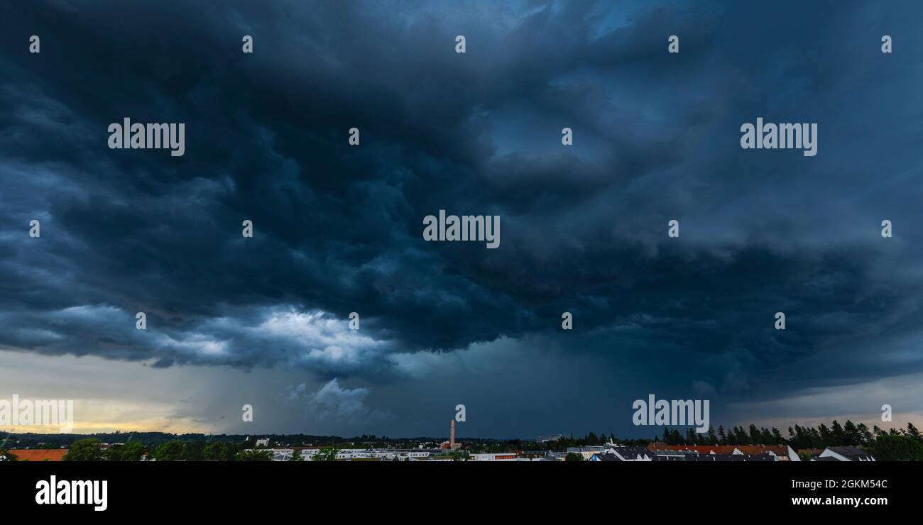 Dangerous thunderstorms hi-res stock photography and images - Alamy