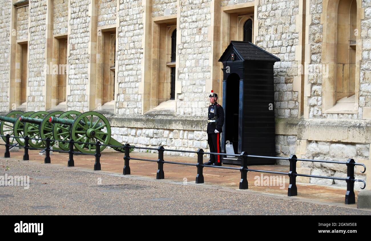 Palace guard at the entrance to the vault of the Royal jewels in the ...
