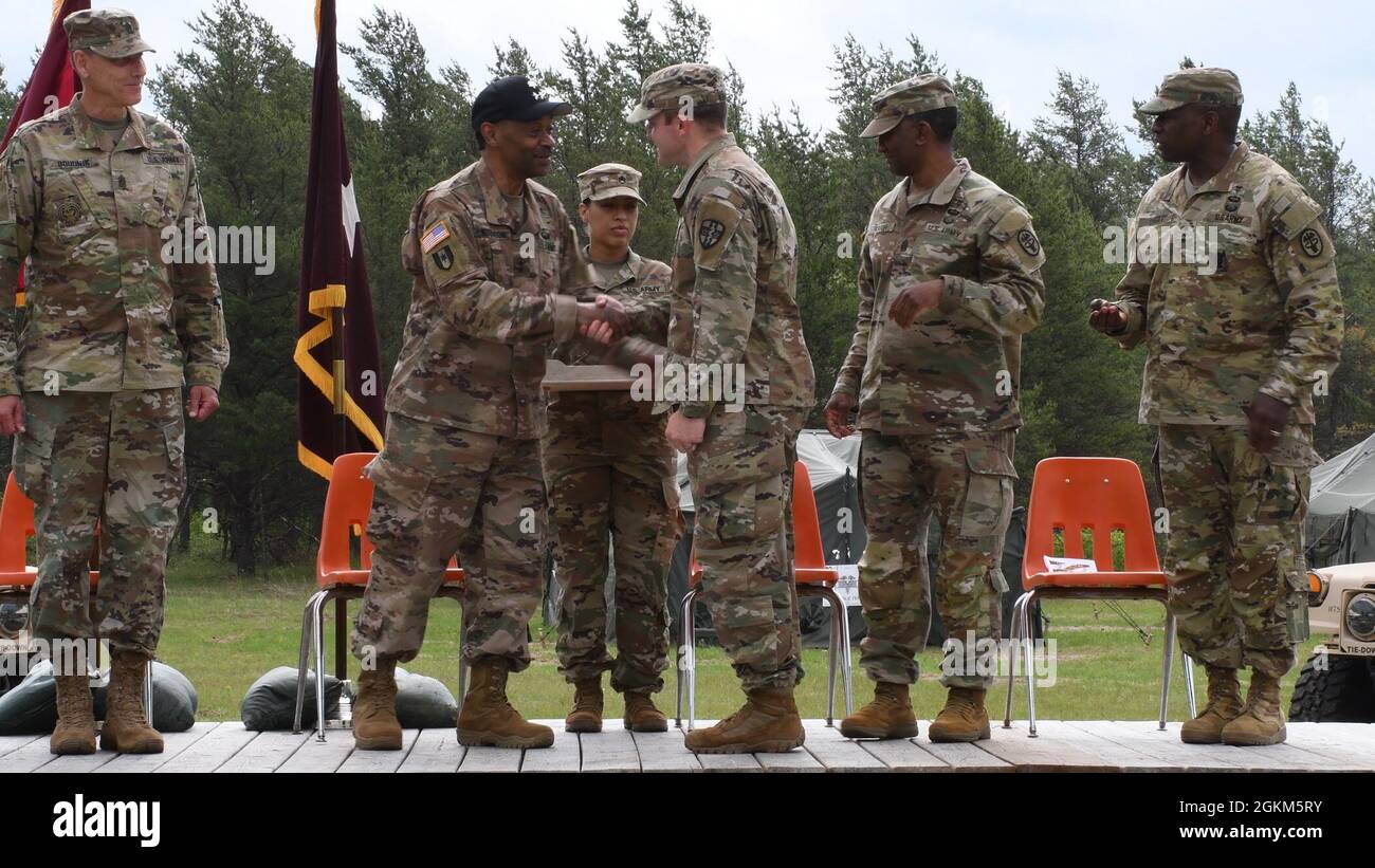 Efmb expert field medical badge hi-res stock photography and images - Alamy