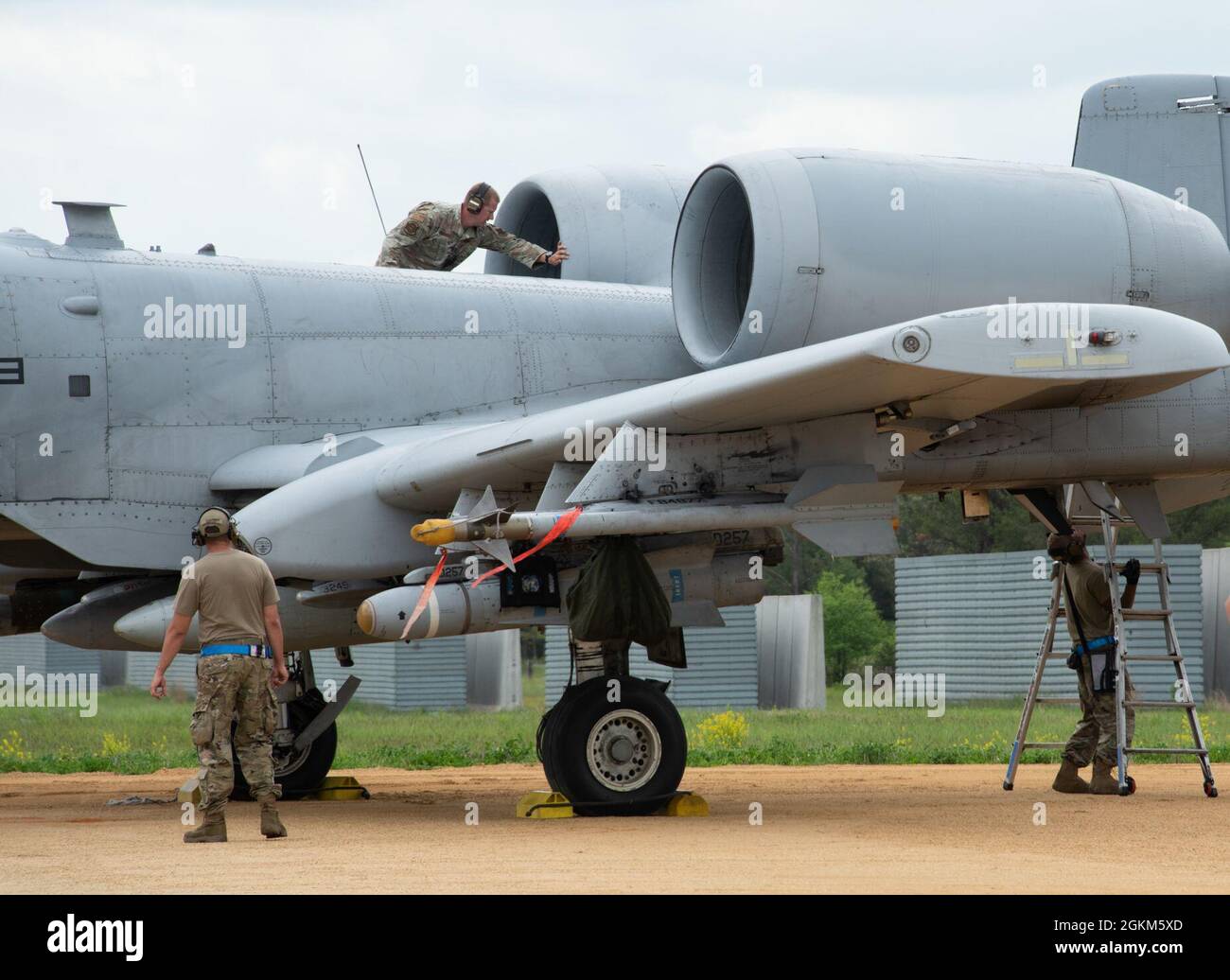 Members of Air Force 354th Fighter Squadron and 355 OSS controllers ...