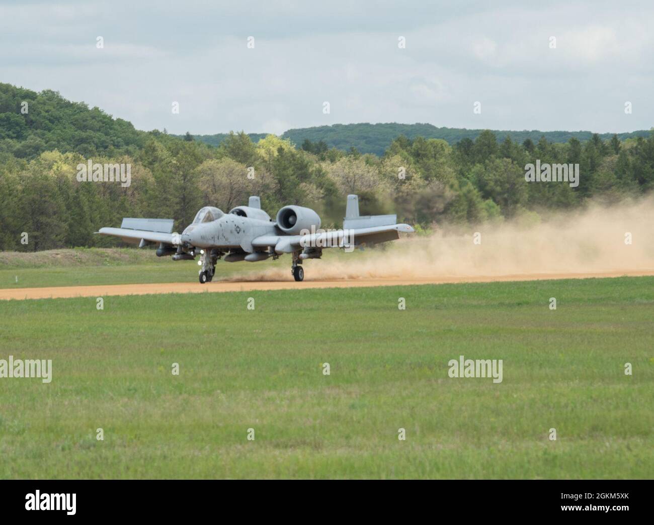 Members of Air Force 354th Fighter Squadron and 355 OSS controllers ...
