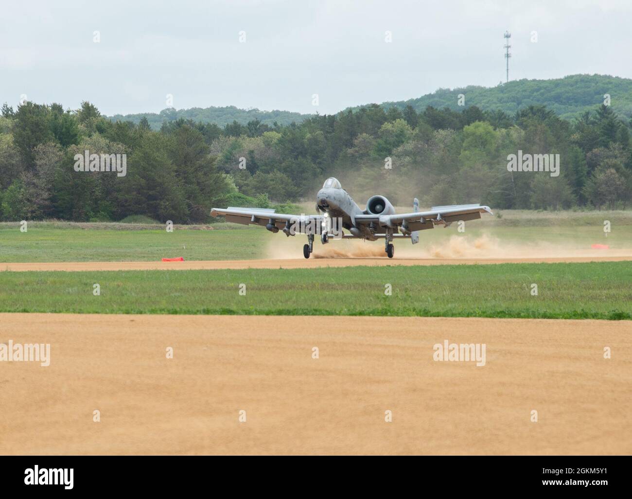 Members of Air Force 354th Fighter Squadron and 355 OSS controllers ...