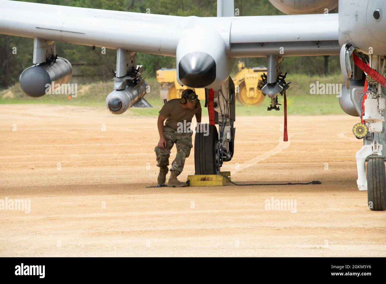 Members of Air Force 354th Fighter Squadron and 355 OSS controllers ...